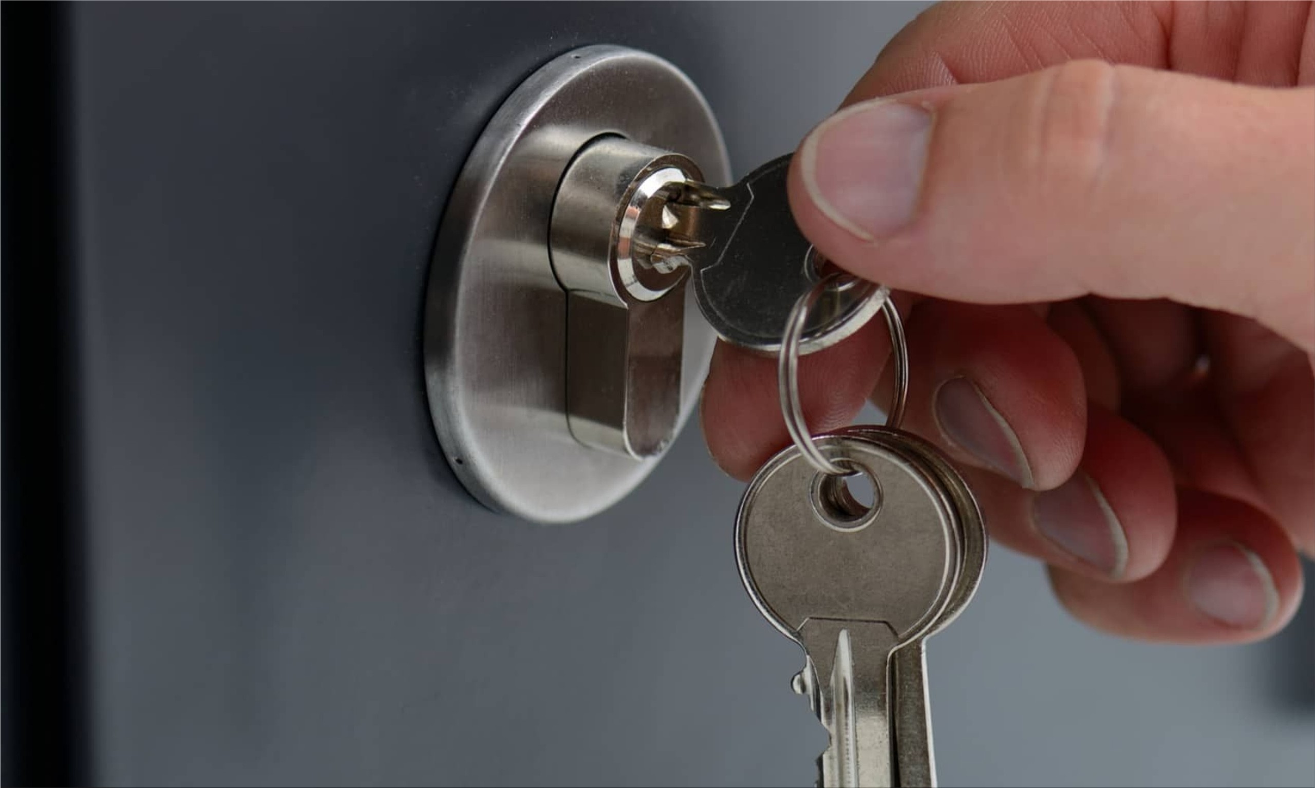 5 Basic Steps to Locating a Certified Locksmith Service | Velvet Cushion